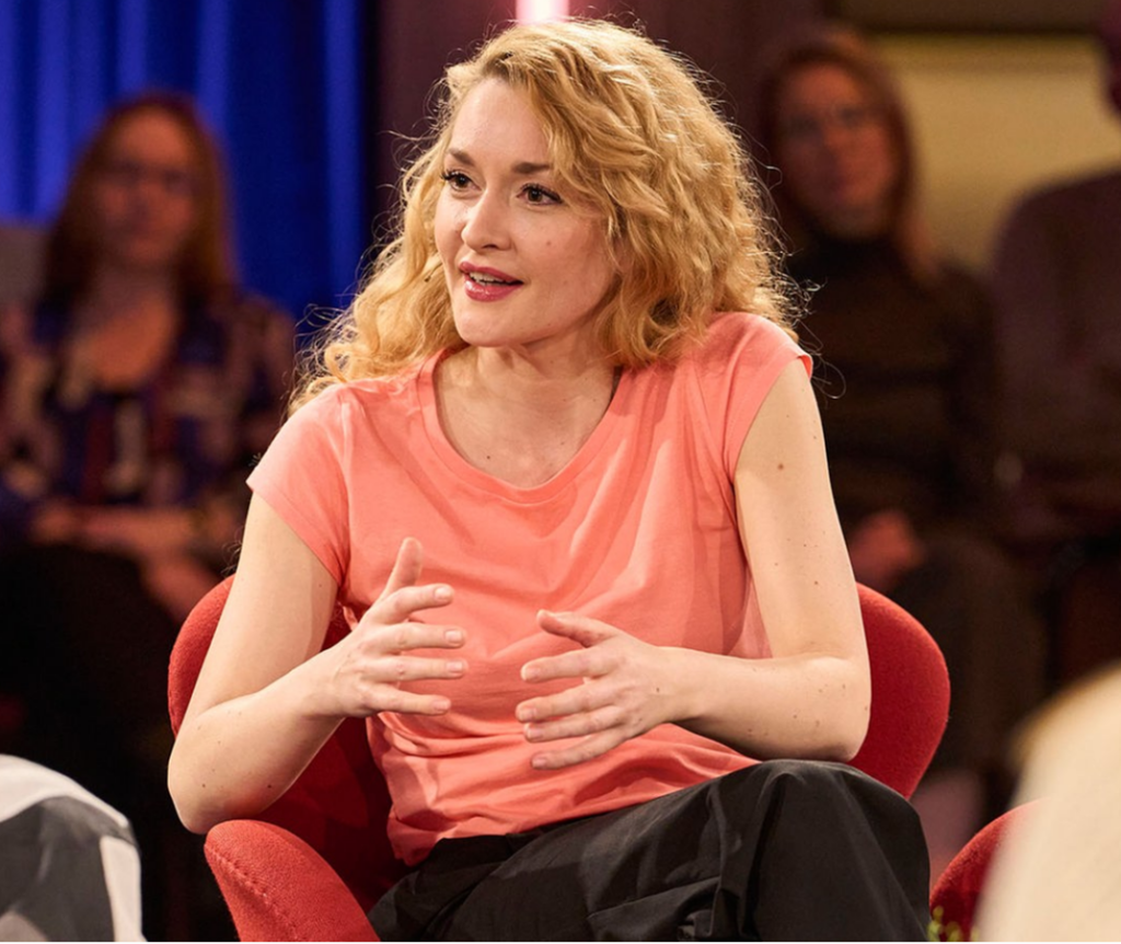 Sopranistin Vera-Lotte Boecker zu Gast bei der WDR-Talkshow Kölner ...